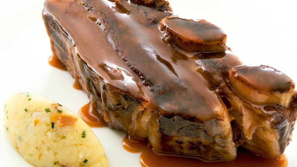 Asado de tira en cocción lenta y en su jugo, con un cremoso de papa ...